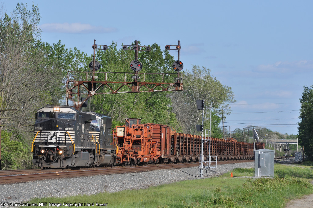NS 8450 On NS 934 Northbound